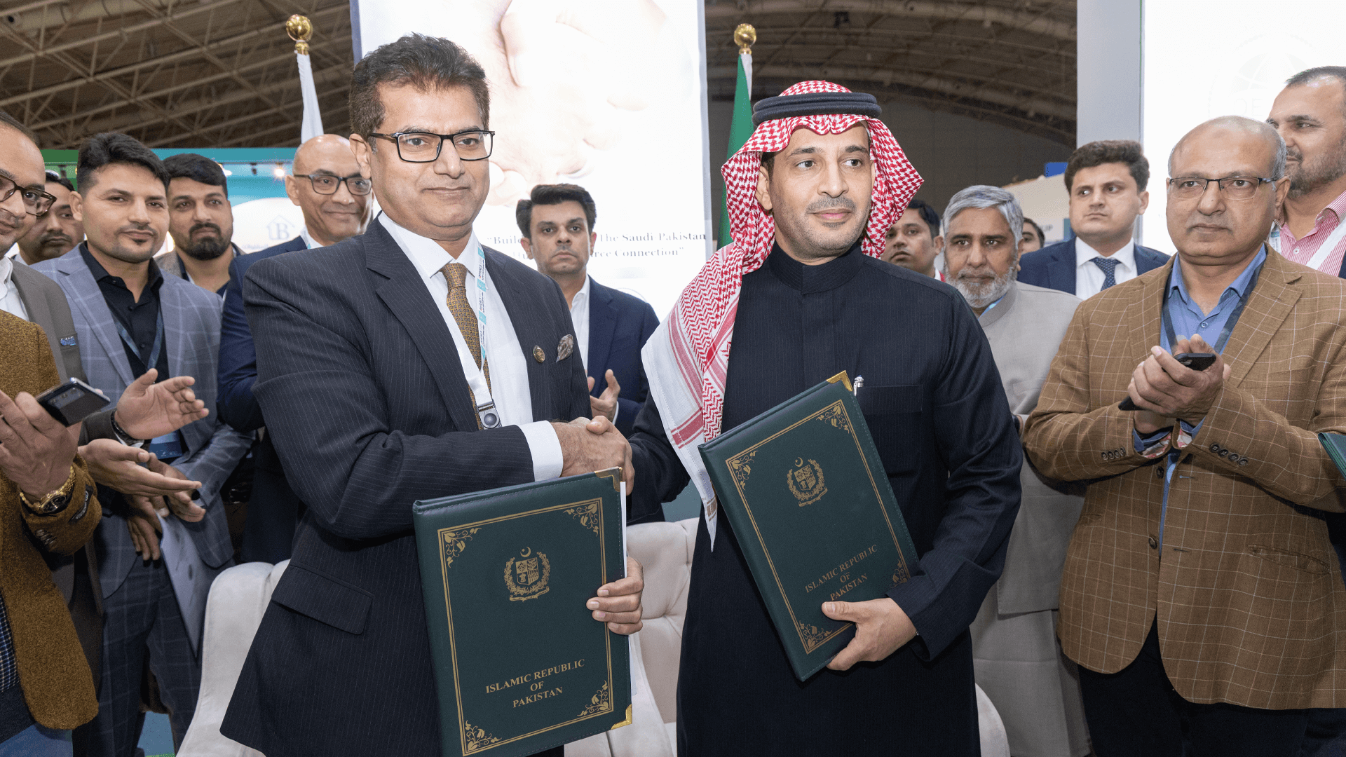 Alfanar Projects signs an MoU with Government of Pakistan